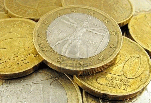 Trabajadores españoles cobran de media 22.000 euros al año